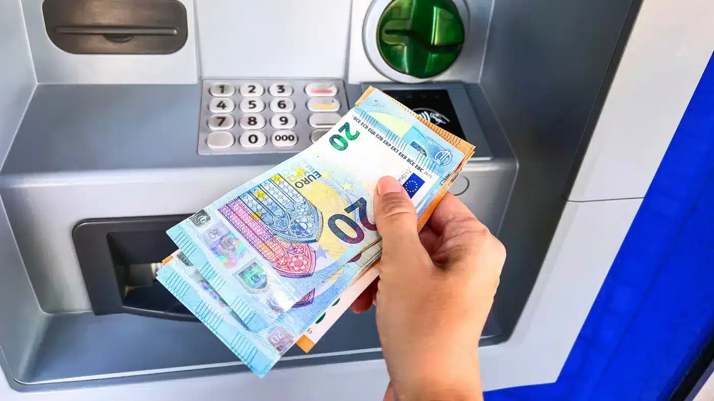 Une banque française emblématique ferme ses portes en 2025 : des ...
